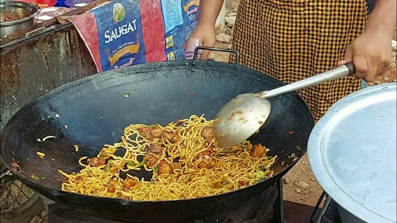 Roadside Very Tasty Egg Noodles & Manchurian | Egg Street Food | Indian ...