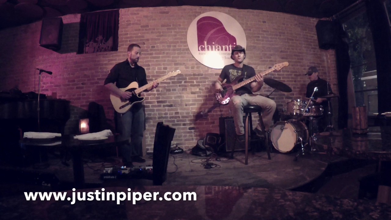 Justin Piper play She's Leaving Home July 11, 2017 - YouTube