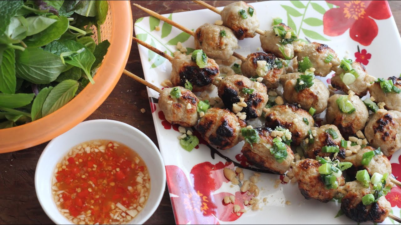 Nem Nuong (Vietnamese Grilled Pork Meatballs/Patties) - YouTube