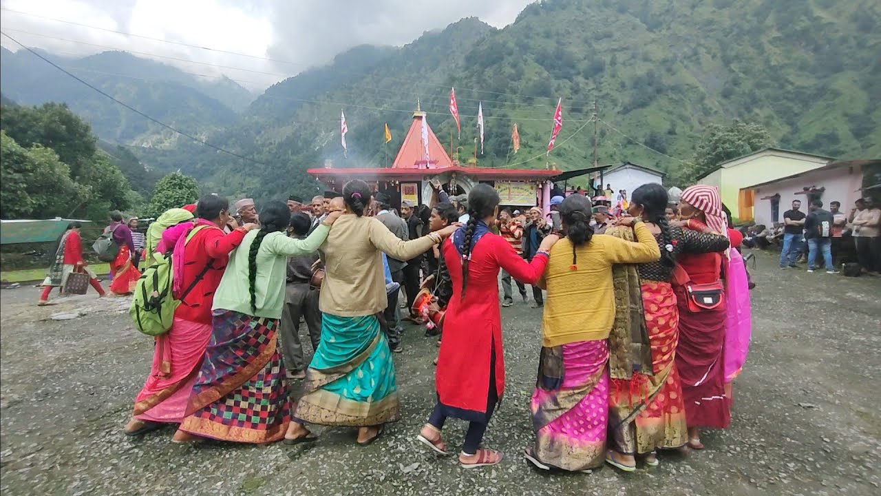 Leeti Chachri 2022 😍 Pahari Lifestyle 💞 @Varsha_Koranga ...