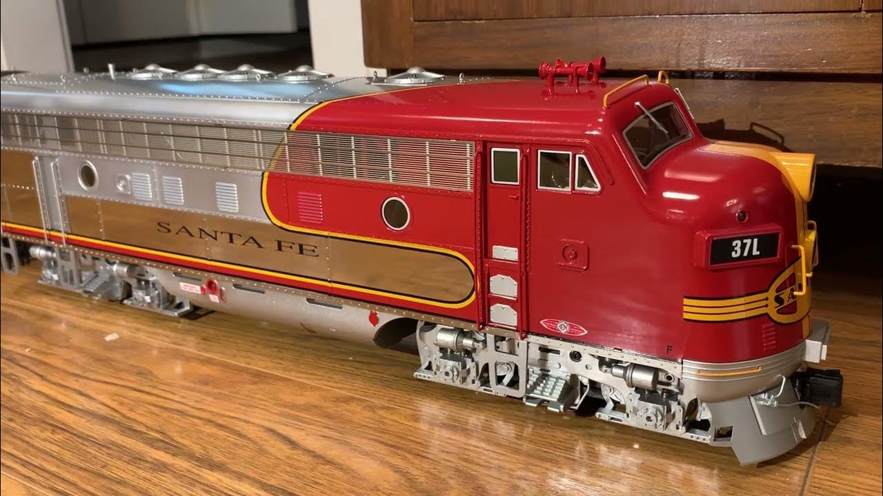 Reviewing the New USA Trains G-Scale Santa Fe F7ABA - YouTube