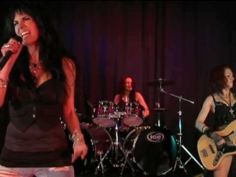 Martina Edoff - Tear Apart - YouTube