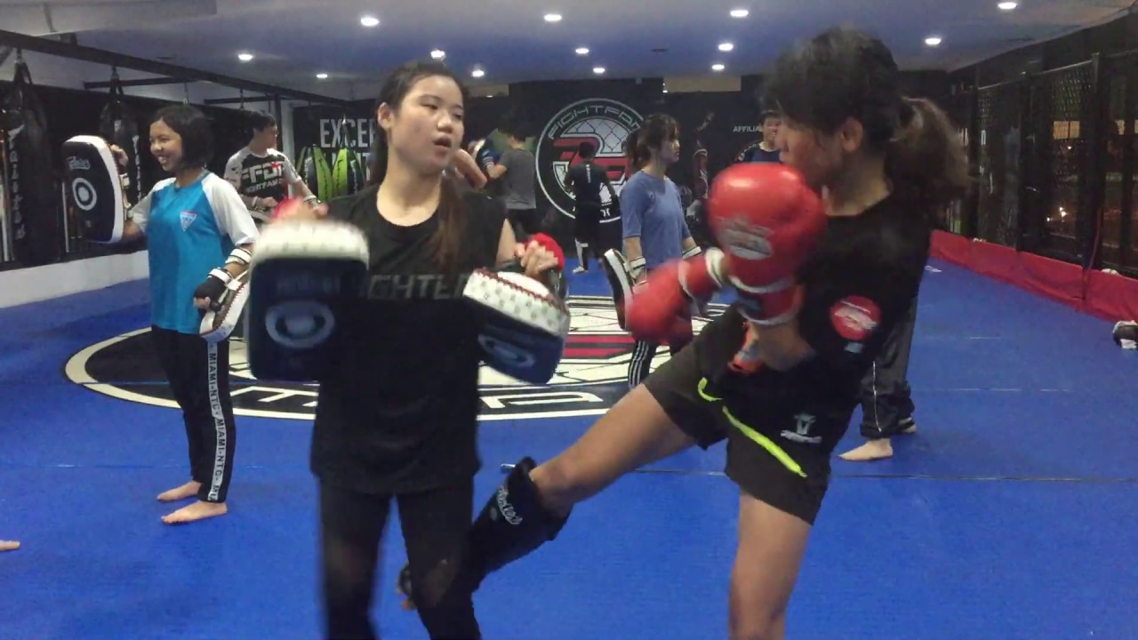 Muay Thai Class @FightFam MMA Gym - YouTube