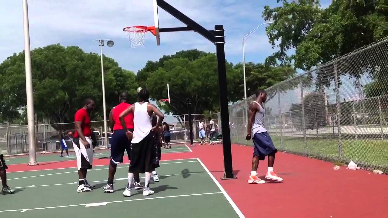 Best baller in And 1 - YouTube