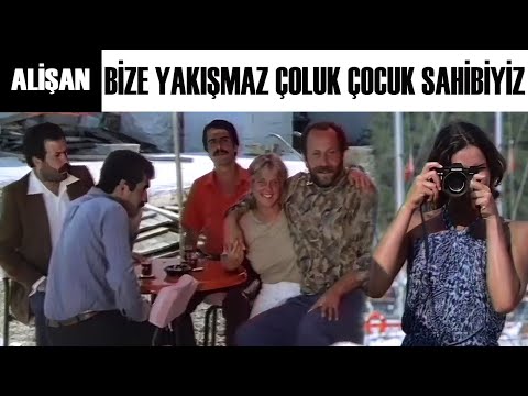 Alişan Türk Filmi | Müslüm Turist Kızların İlgisini Çeker