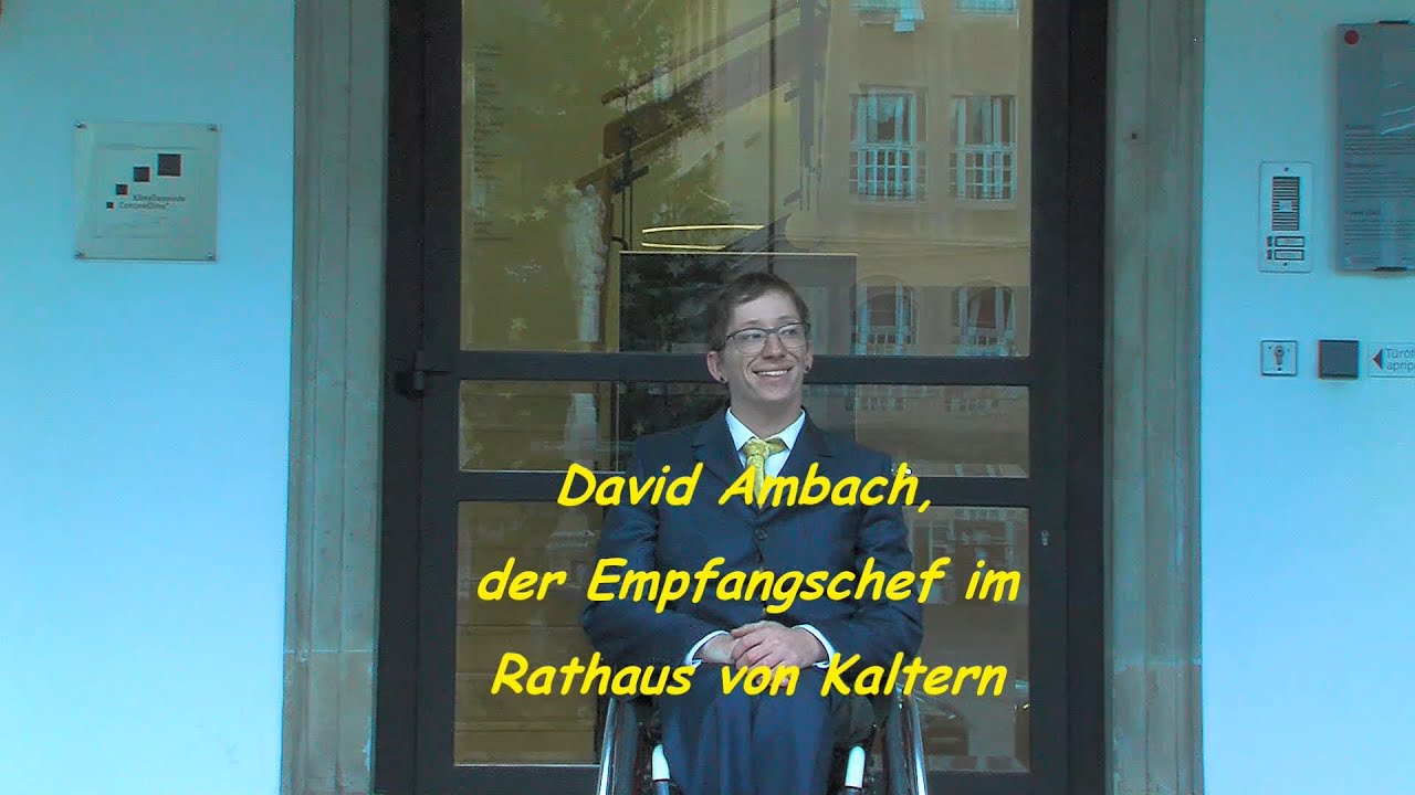 David Ambach, der Empfangschef im Rathaus von Kaltern (2024) - YouTube