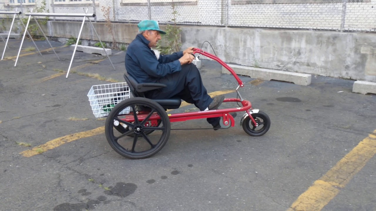 Elderly gentleman on a trike! - YouTube