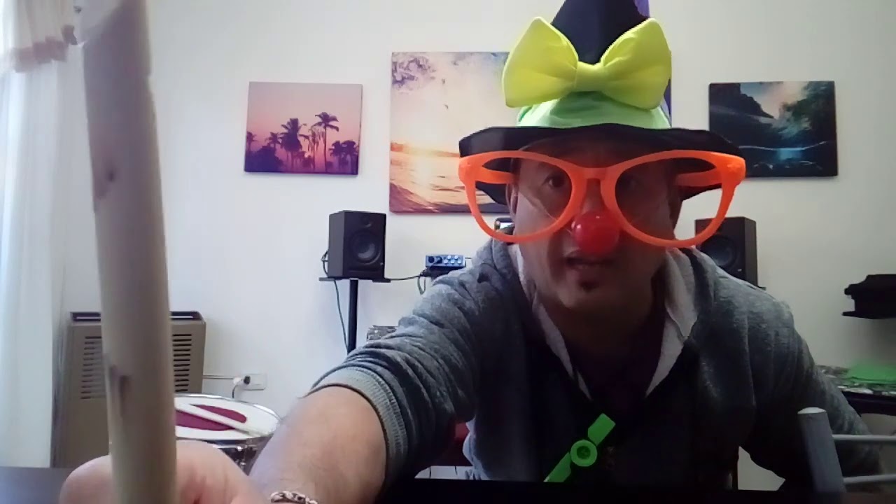 EL PAYASO MUSICAL (plom plom: ) - YouTube