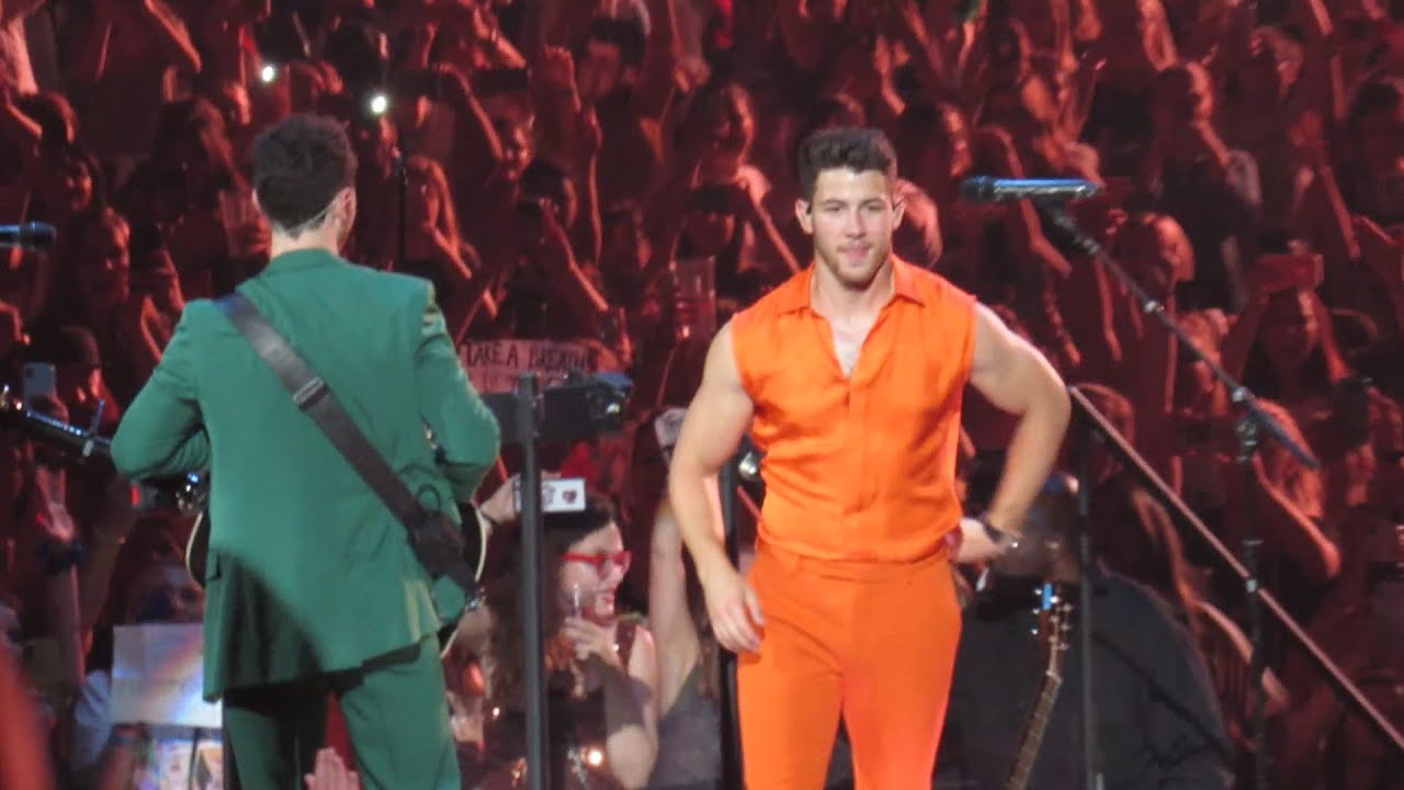 Jonas Brothers Performing Used To Be + Intro (8/10/19) - YouTube