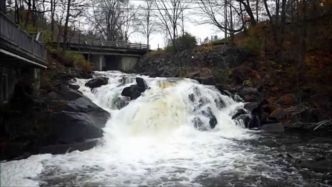 Moulin Wakefield Mill, Québec - YouTube