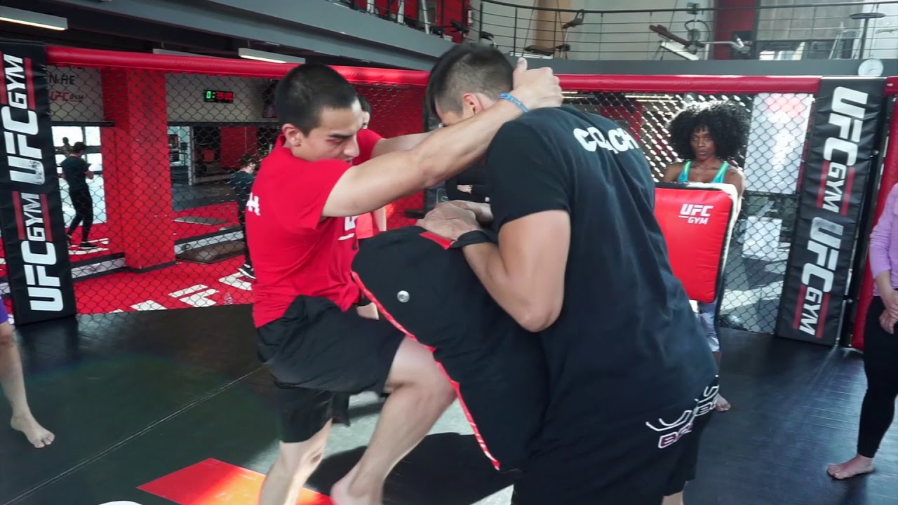 Muay Thai en UFC Gym México - YouTube