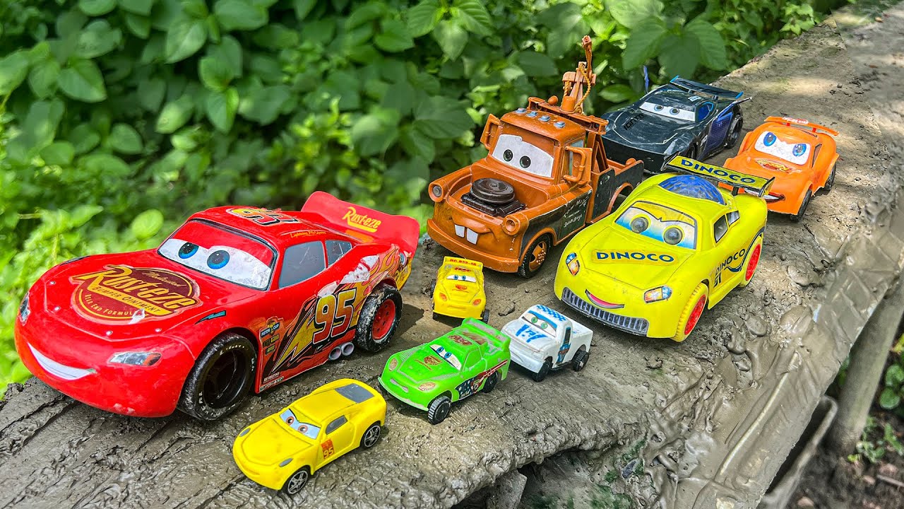 Driving Disney Pixar Cars On the Muddy Road : Lightning Mcqueen, Cruz ...