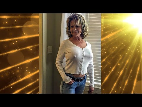 Choose Me 🩷 Natural Older Women Over 60 Attractively Dressed Classy and Beauty