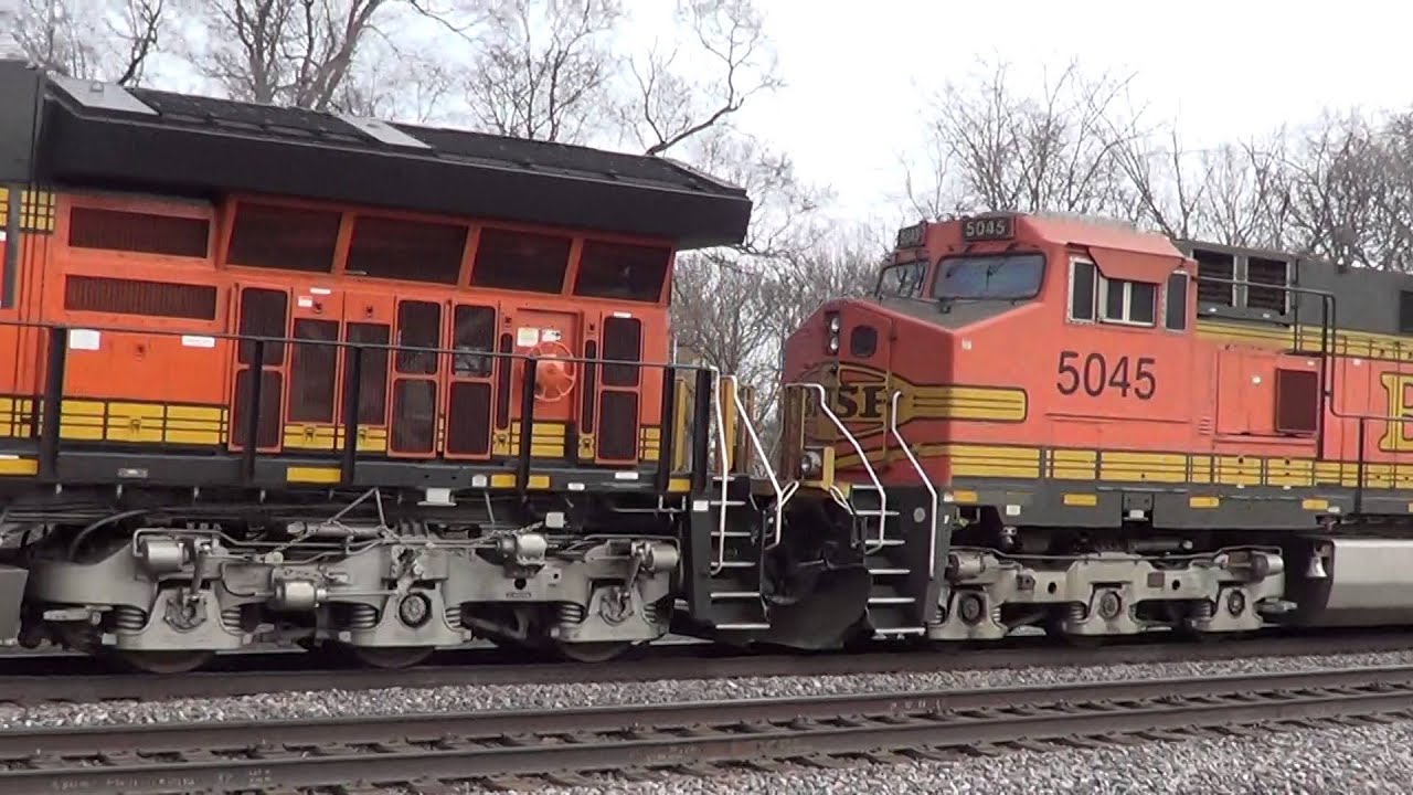 New Tier 4 Among Five Engines Leading BNSF Freight Train - YouTube