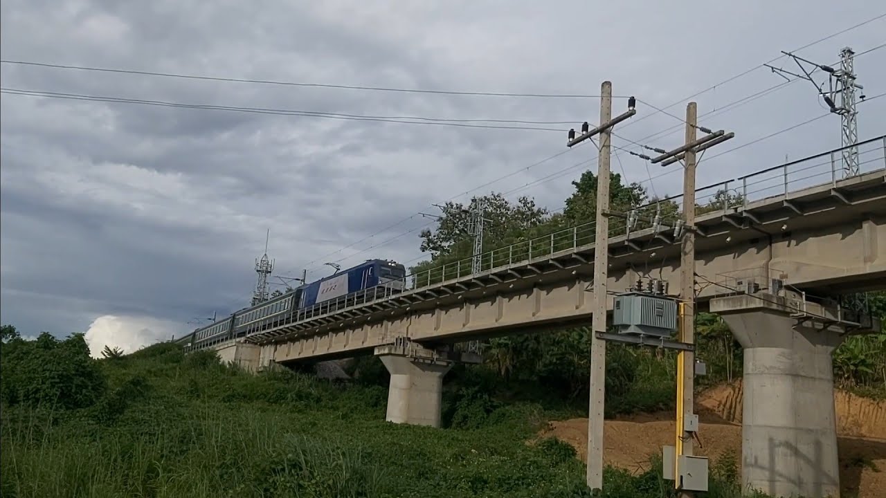 LCR ordinary train from Boten to Vientiane departs Luang Prabang ...