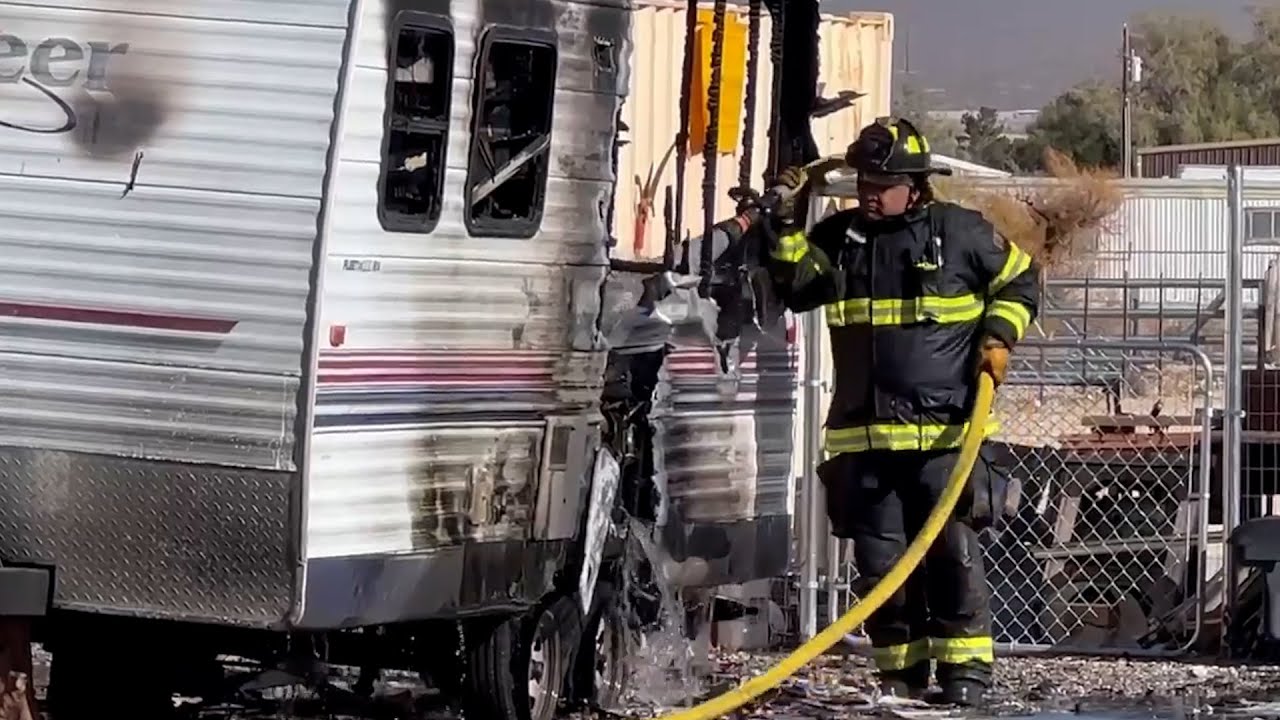 11/22/2022 Fire Crews Quickly Respond to a Trailer on Fire - YouTube