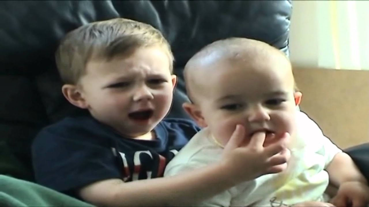 Charlie bit my finger - again! HD Original (2000p) - YouTube