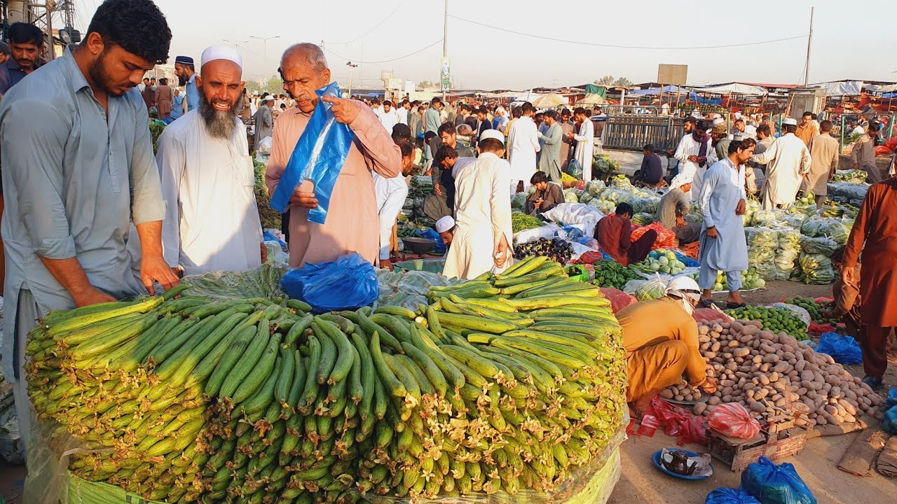 Sabzio k rate main achanak kami | Sabzi mandi Islamabad | Daily sabzi ...
