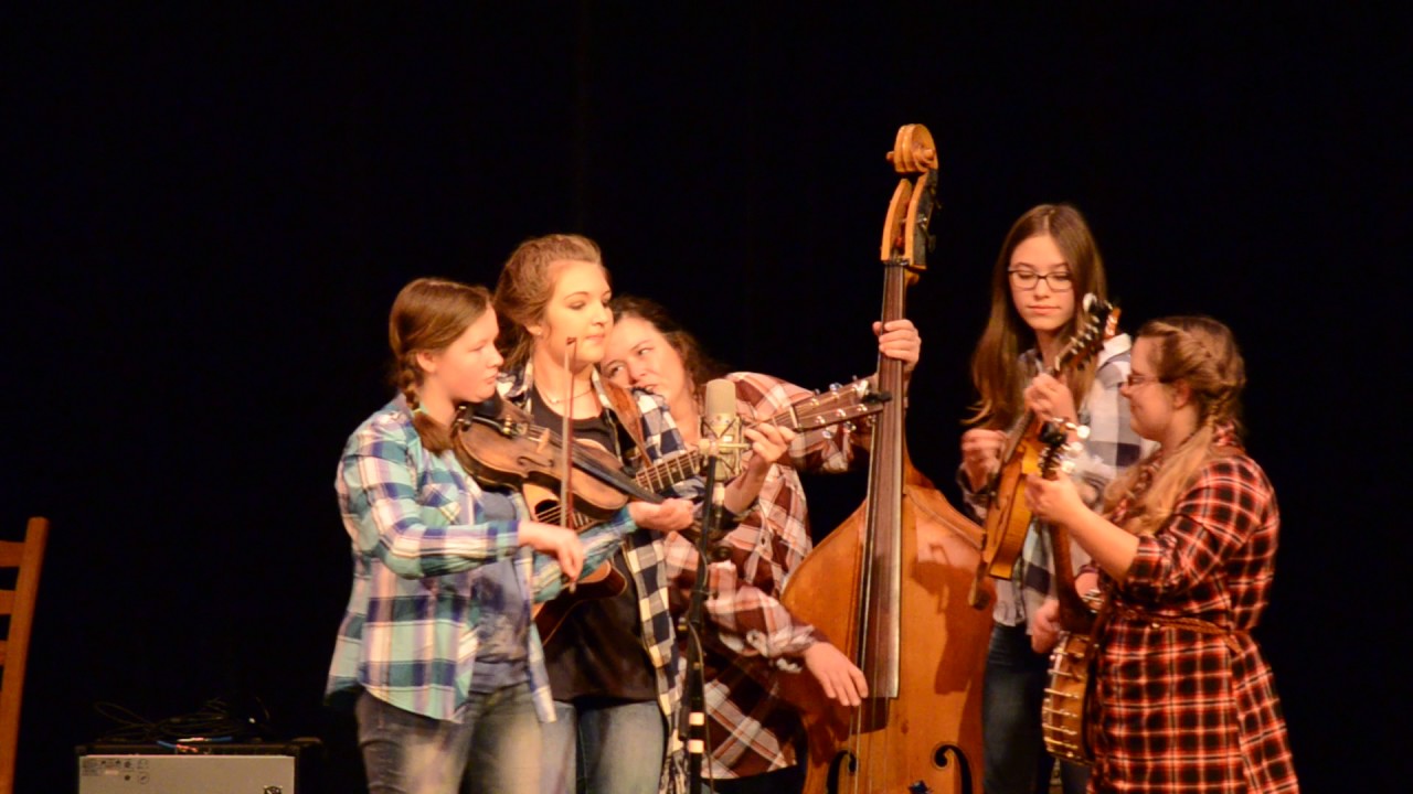 Twang All Girl String Band -- California Dreaming - YouTube