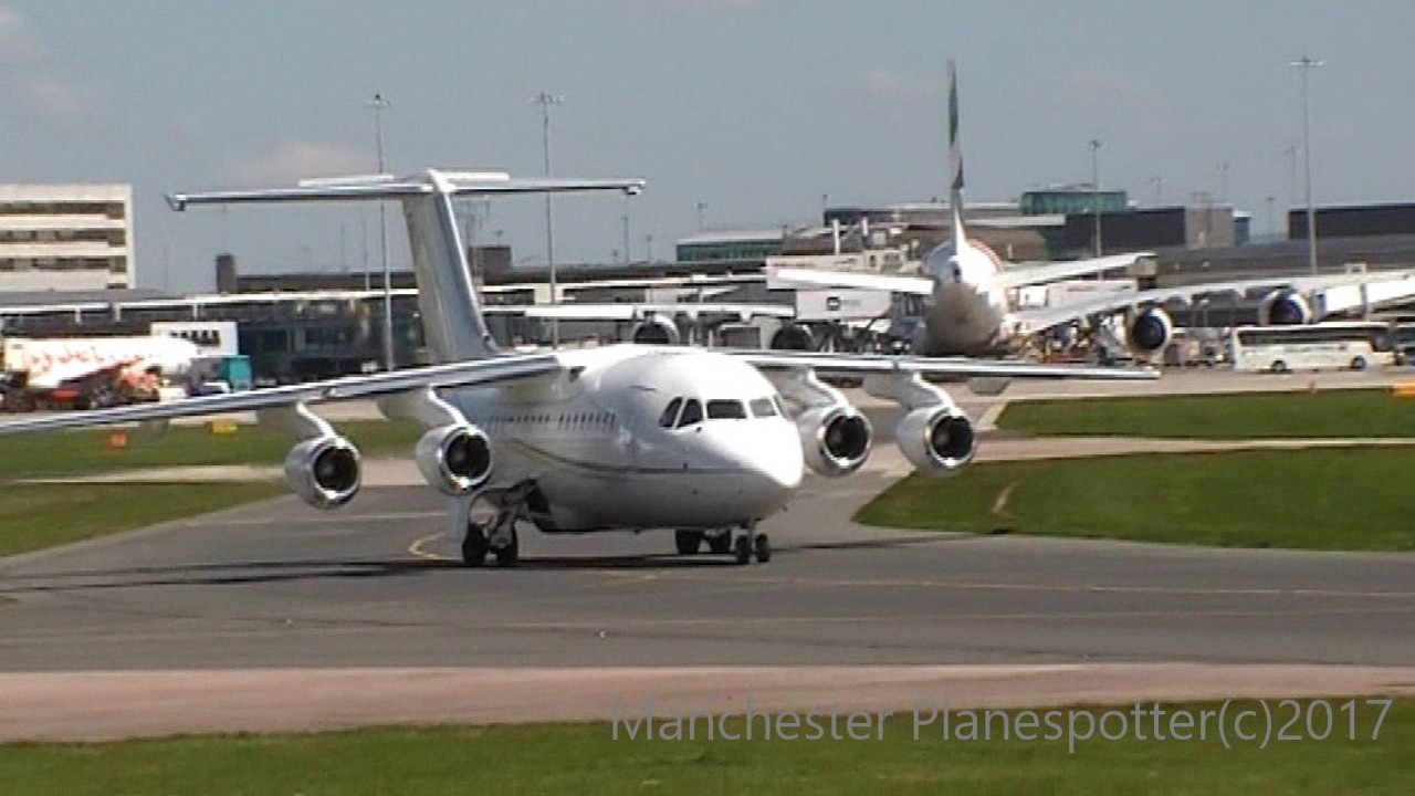 Cello Aviation BAE 146-200 G-RAJJ Landing And Taxing At Manchester ...