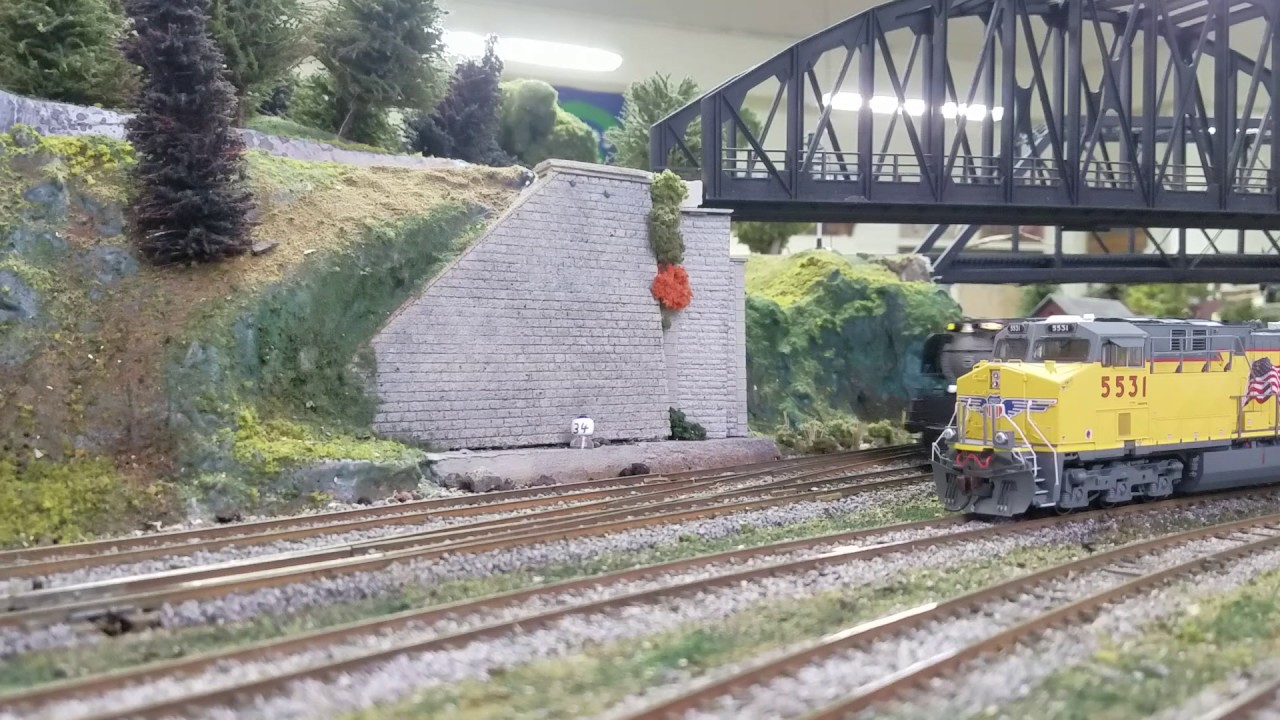Model Railroad Series 001 - UP Challenger Freight Train - YouTube