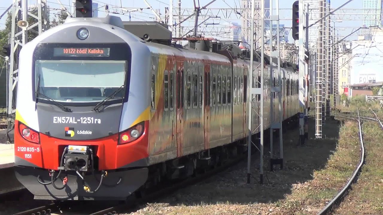 Dwa pociągi InterRegio w Warszawie Wschodniej - YouTube