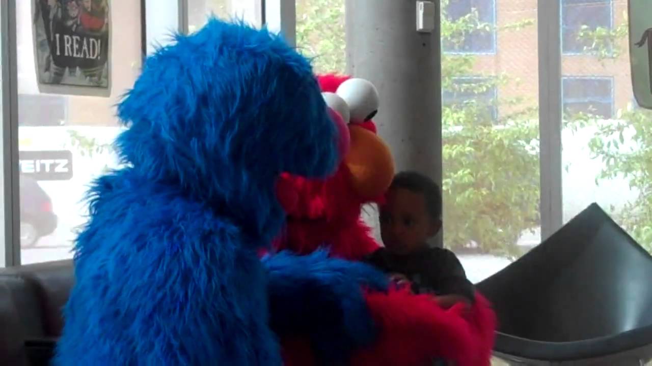 Elmo and Grover Visit the Des Moines Public Library! - YouTube