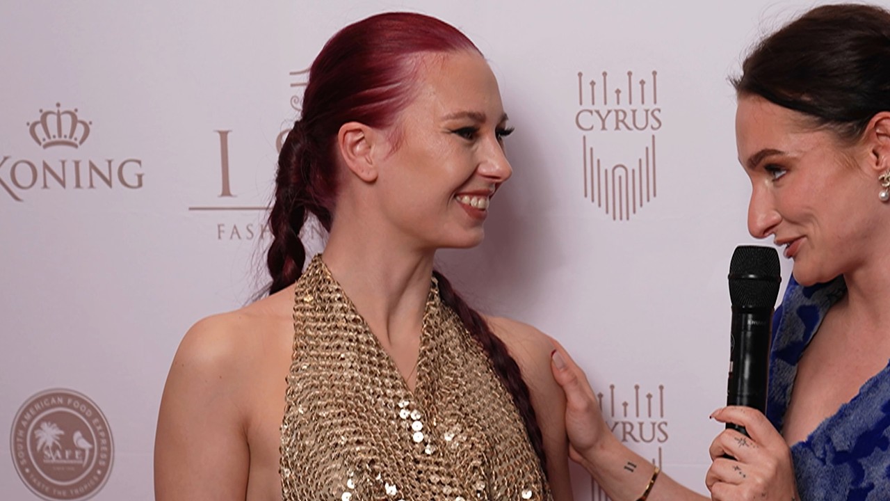 Nina van der Wilde - Isis Fashion Awards 2025 - Red Carpet Models - YouTube