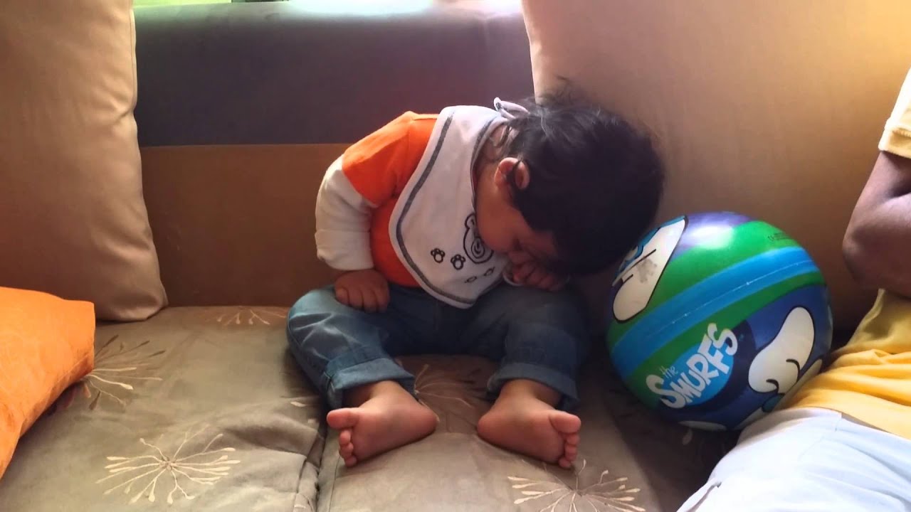 Super sleepy baby - YouTube