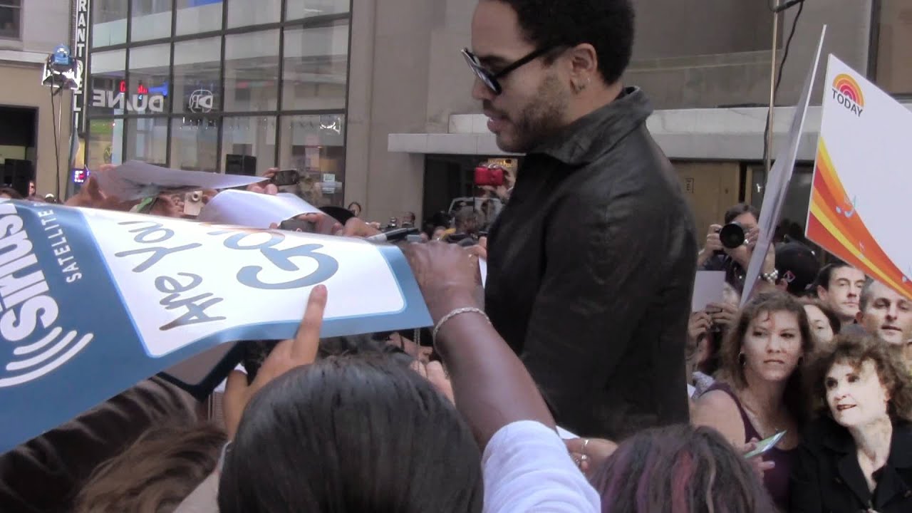 Lenny Kravitz signs autographs - at the today show - YouTube