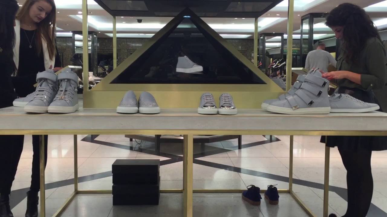 Hologram Technology - Pyramid - Shoe Configurator Harrods London- Cospe ...