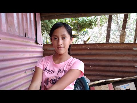 ●●CHICA SALVADOREÑA LLEGA A QUEDARSE /Cosquillas en los pies sin parar...