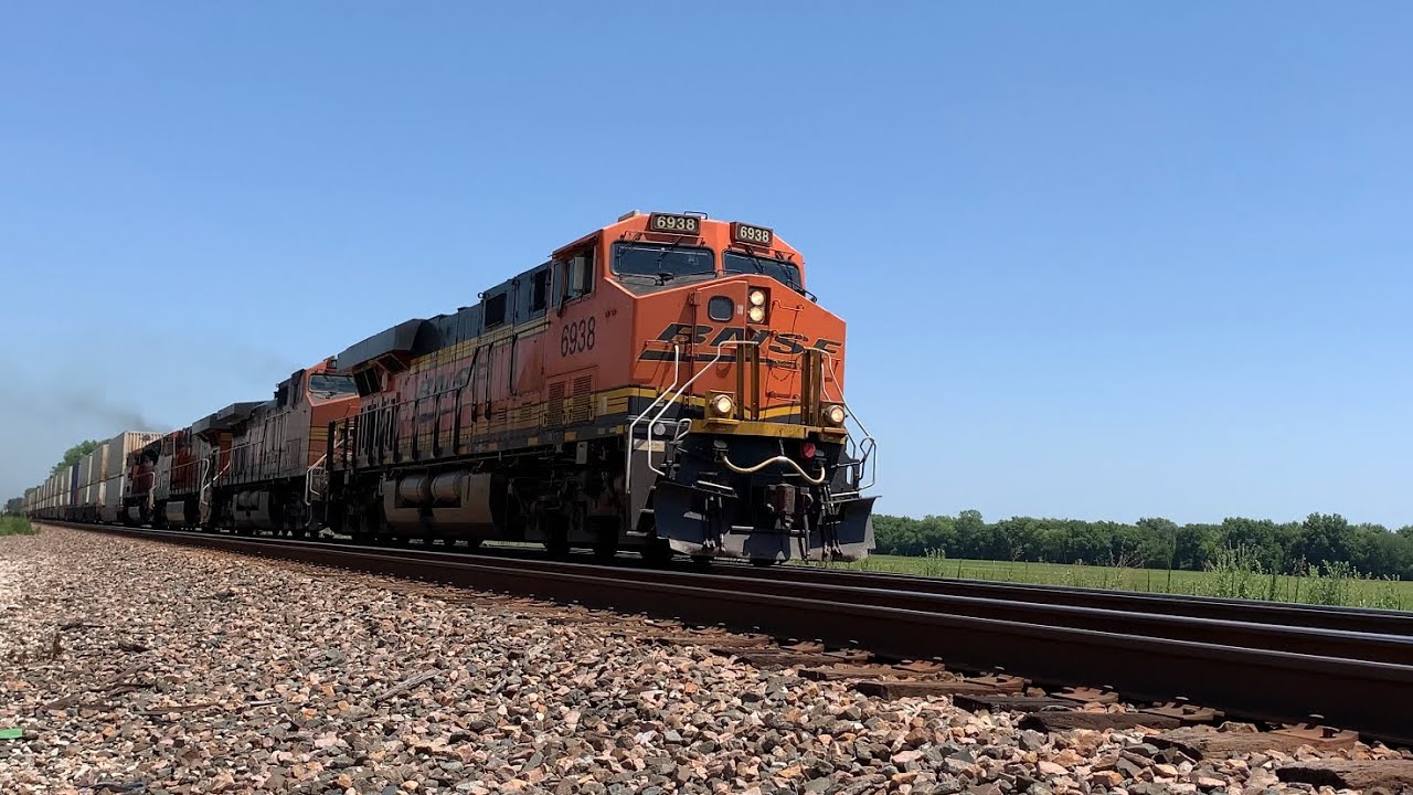 Minor Traffic Jam ft 3 trains in 30 min!! BNSF Transcon: Emporia sub ...