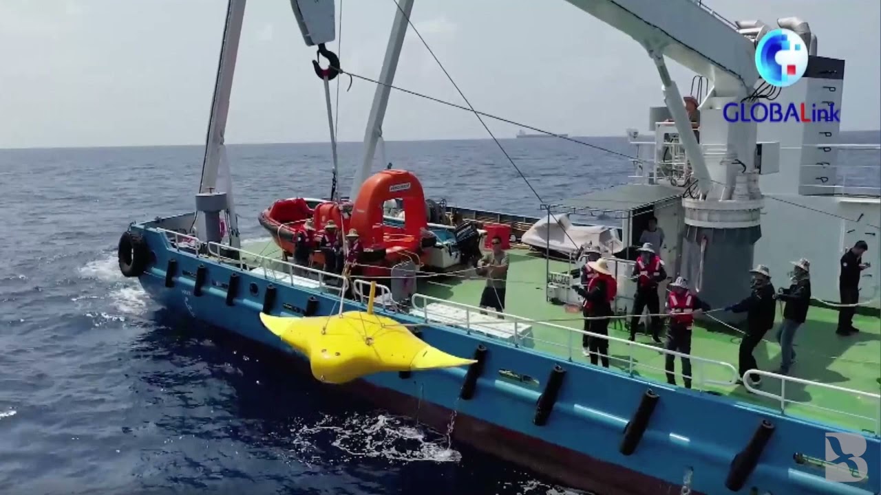 China Tests Manta Ray Bionic Robot in South China Sea - YouTube