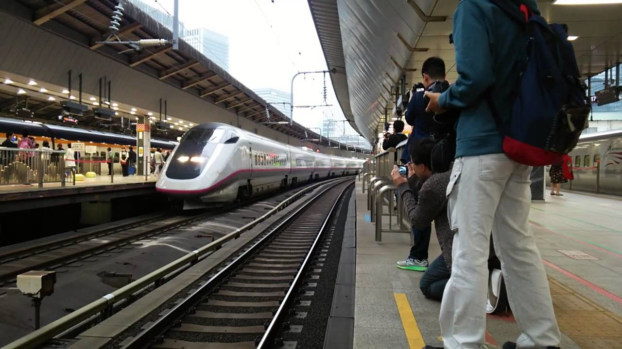 元秋田新幹線こまちE3系R22編成+東北新幹線E2系J57編成併結 やまびこ215号仙台行き 東京発車 - YouTube