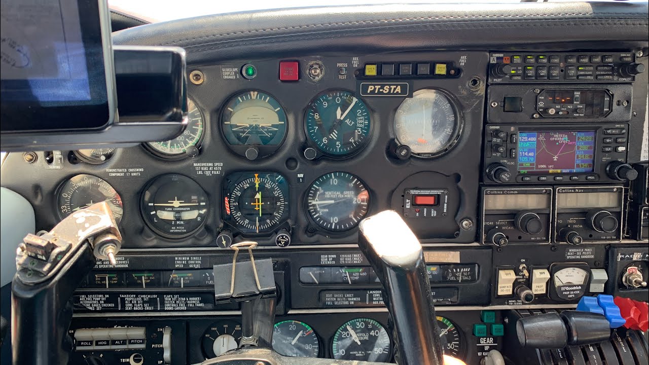 Um pouco do cockpit do Seneca 2! - YouTube