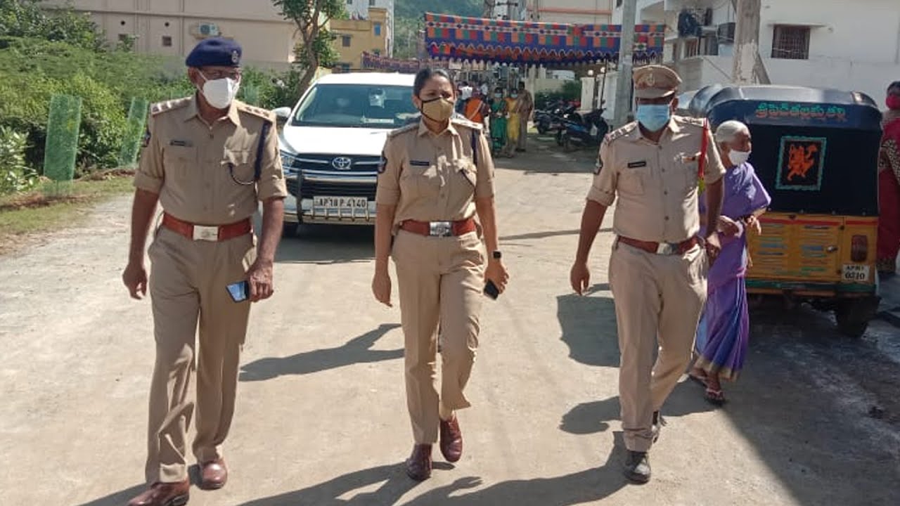 SP Deepika Patil IPS Cyber Safety Awareness Program | Vizianagaram ...