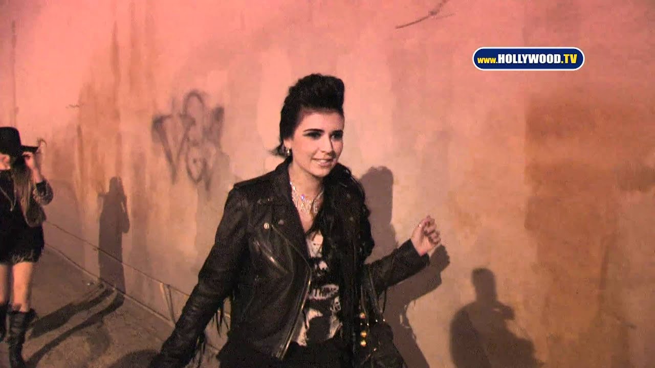 Model/Fashion Designer Hannah Beth Hits Las Palmas - YouTube