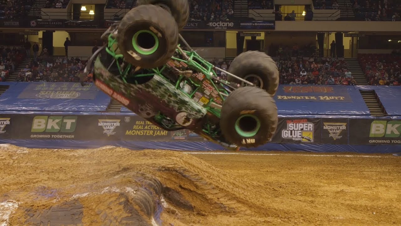 Best Moments in Monster Jam #2 (Crazy Crashes, Sick Stunts, and More ...
