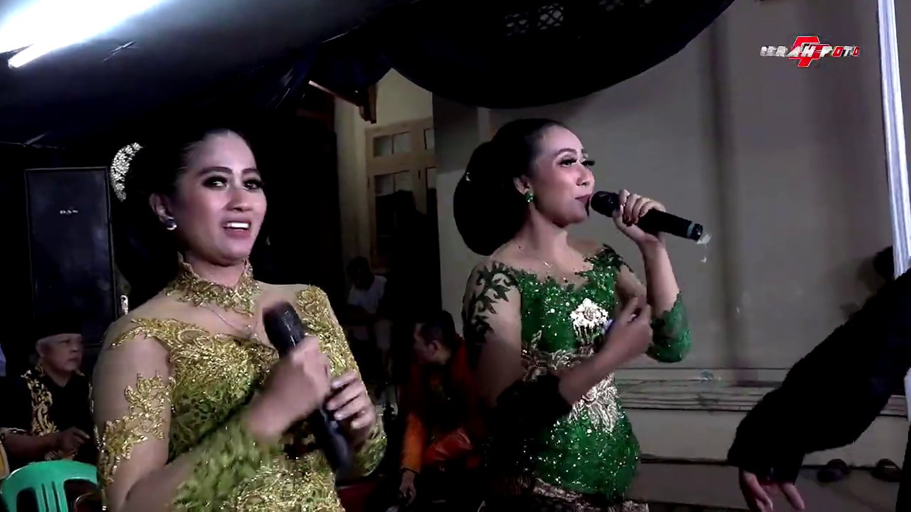 PAMER BOJO voc. YULI & YATI HAPSARI CAMPURSARI WIDYO LARAS - YouTube