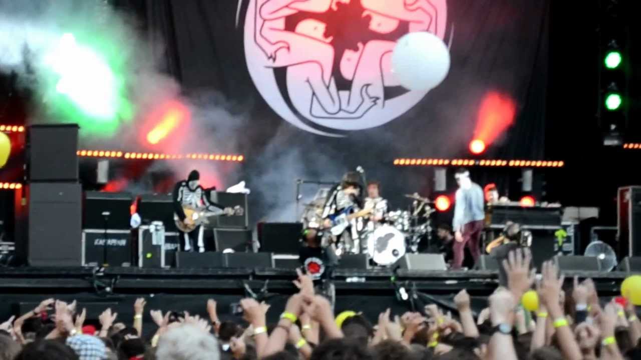 Kasabian - fire live Kiev - YouTube