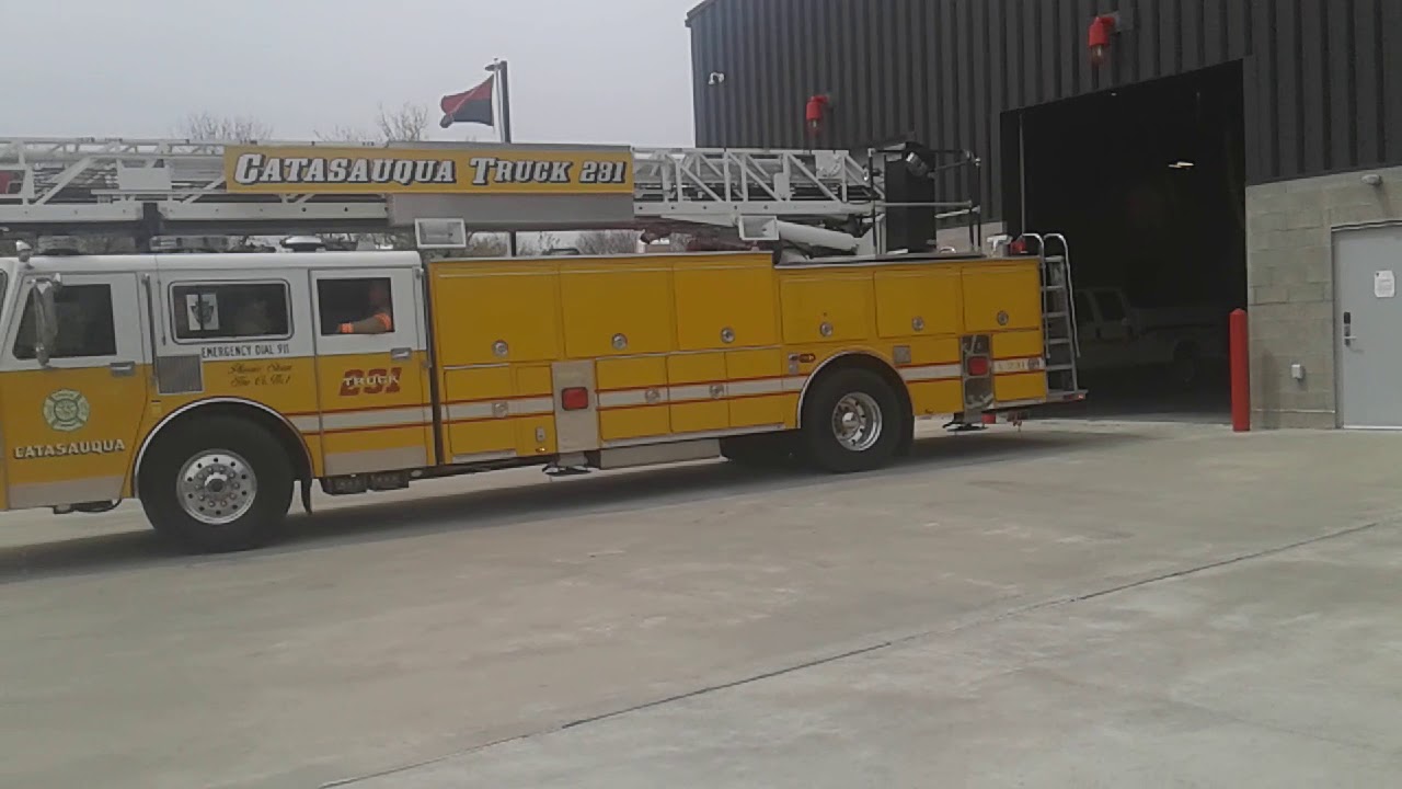 CFD Truck 231 Returning to Quarters - YouTube
