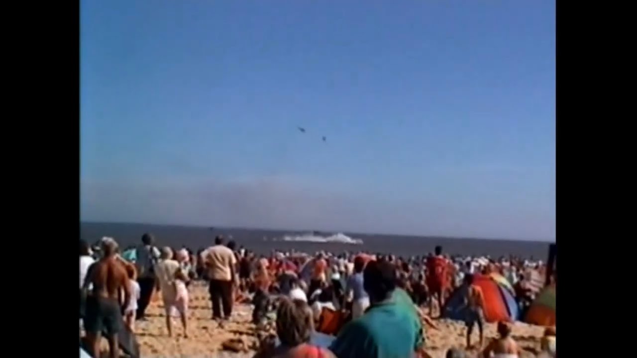 Lowestoft Air Show Crash Of 2002 - YouTube
