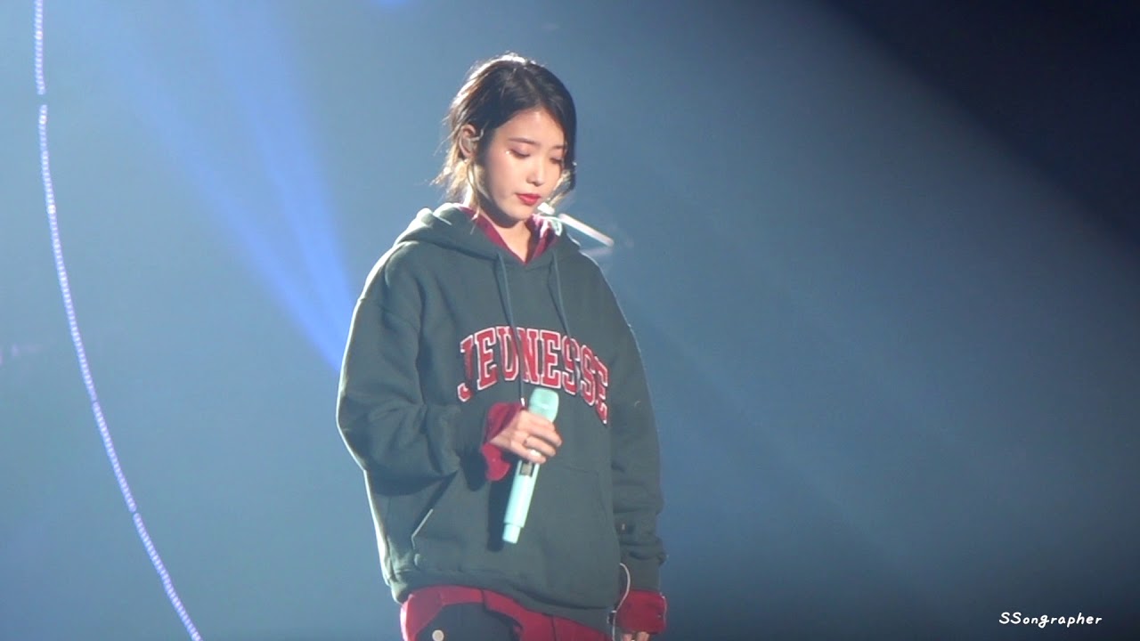 181118 아이유 - Dear Moon 디어문(나의 아저씨 OST) (dlwlrma 콘서트 서울) 고음질 - YouTube