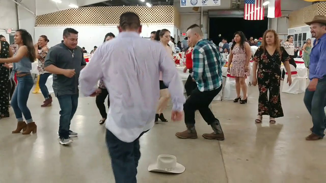 Bailando Rock N Roll ranchero - YouTube