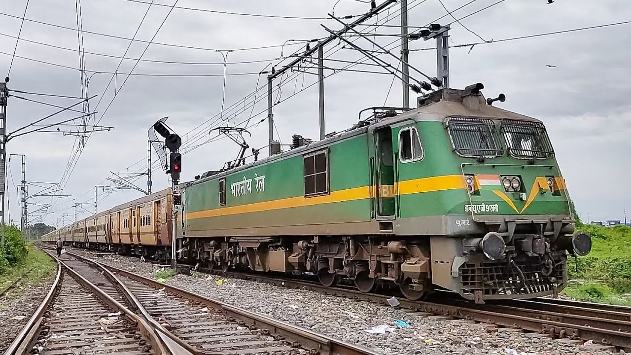 01666 Agartala - Rani Kamlapati (Bhopal ) Special with Gomoh WAG9 ...
