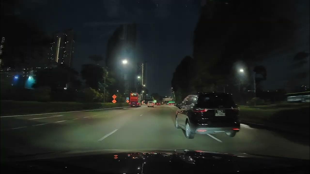 SNJ4407R driving without lights, inconsiderate driving, changing lane ...