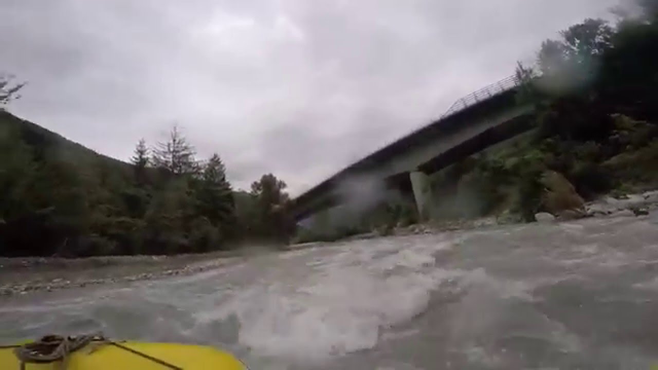 Dad falling out of raft - YouTube