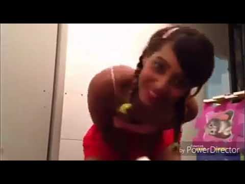 Filmei Minha Prima Gostosa Provando Calcinha ( Parte 02 ) Repost