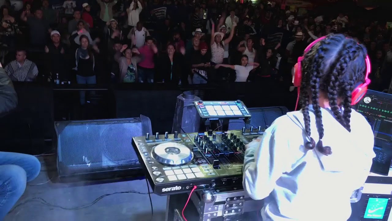 Dj Fernanda Cardozo en Quindío - YouTube